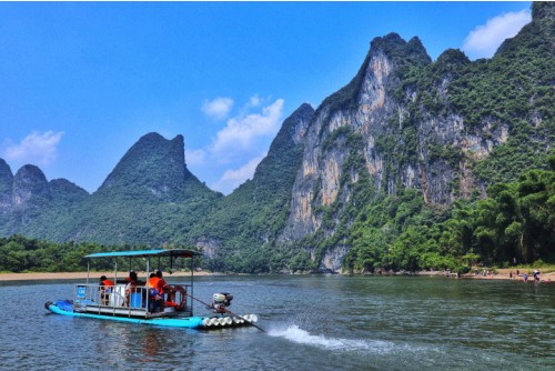Guilin Private Day Tour: Li River Cruise, Yangshuo West Street & Reed ...
